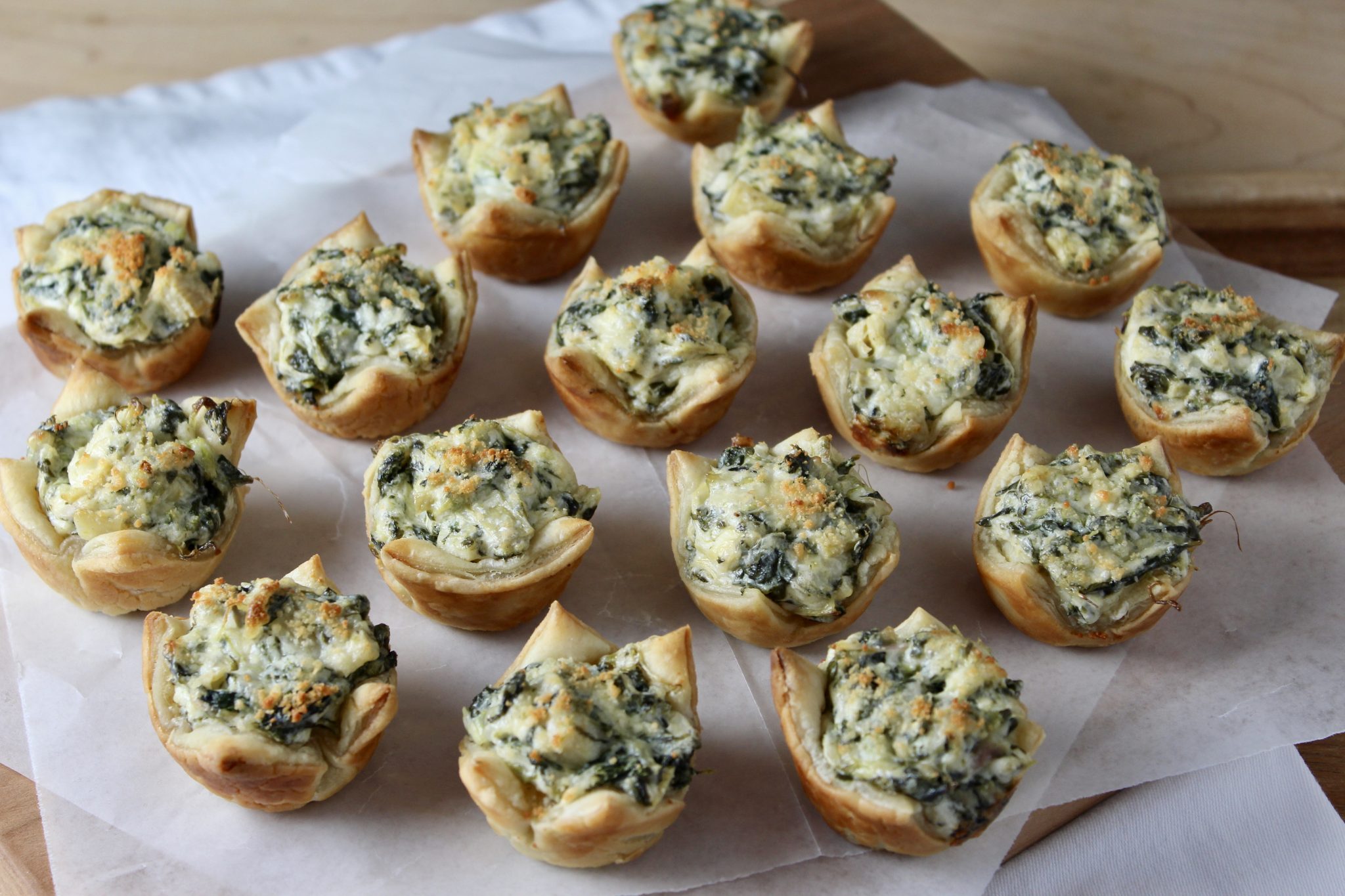 Hot Spinach and Artichoke Dip & Appetizer Puff Pastry Bites ...
