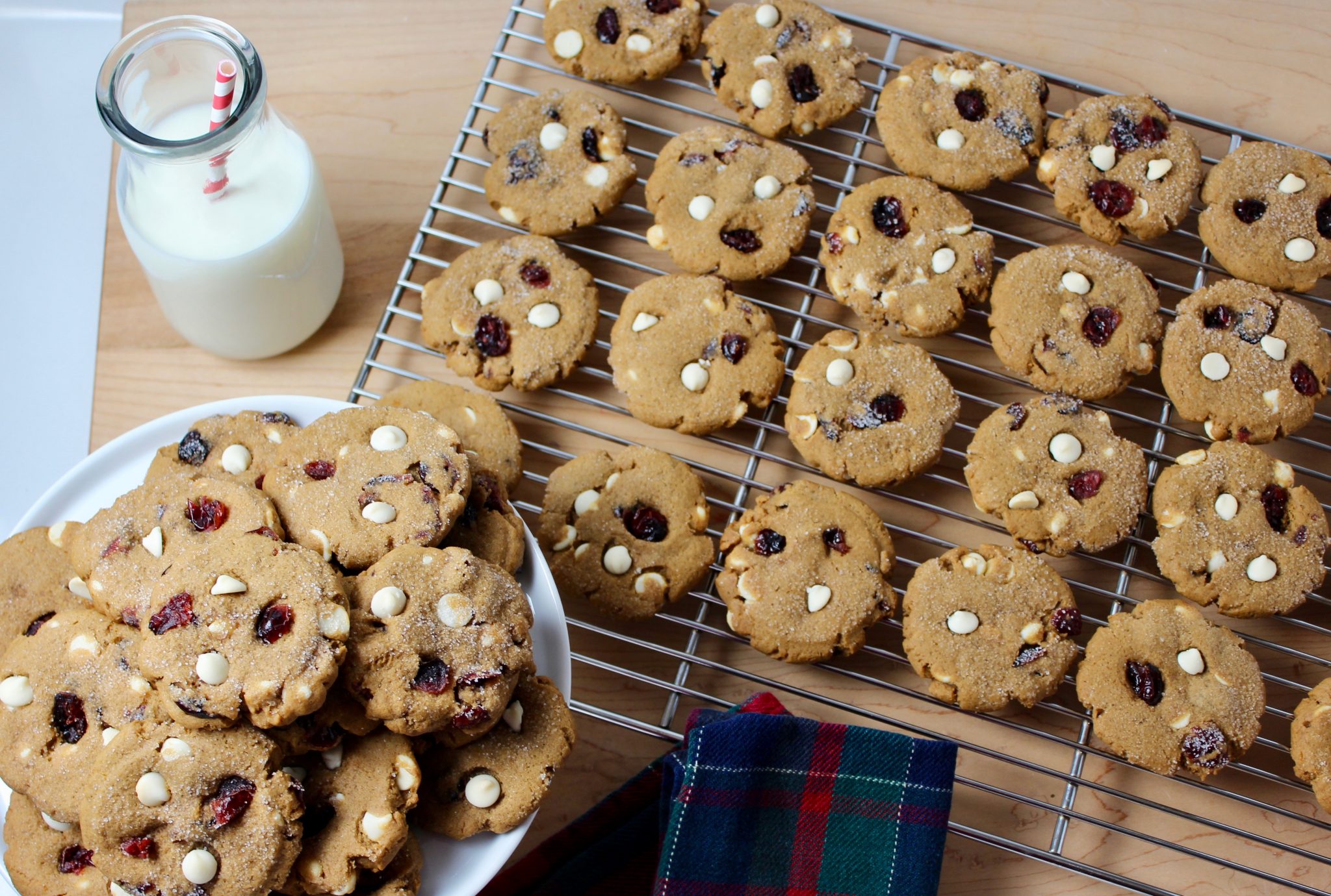 White Chocolate Cranberry Gingerbread Cookies - Thick & Chewy ...
