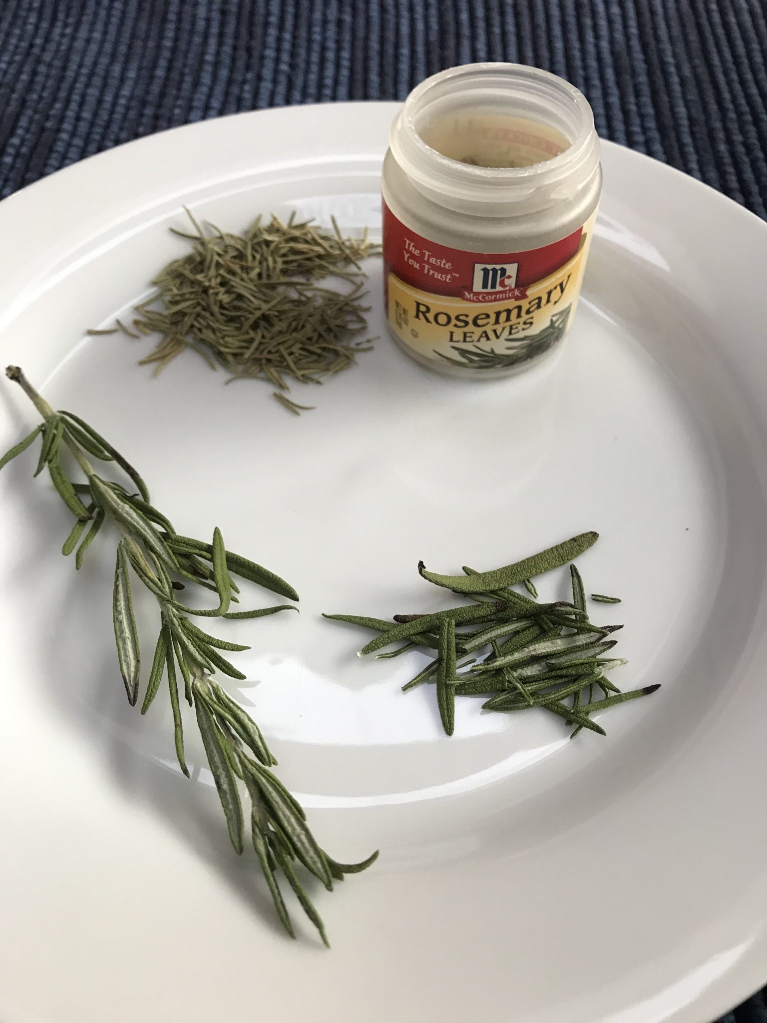 Homemade Rosemary Salt | epicuricloud (Tina Verrelli)